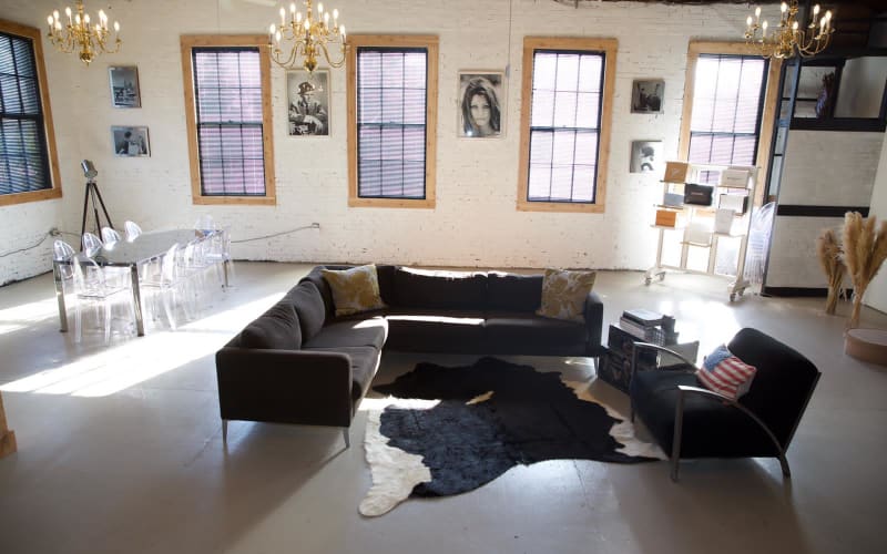 Industrial Rustic loft studio, high ceiling. Residence location ...