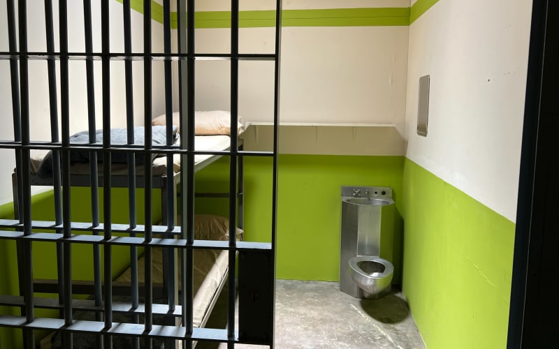 Atlanta Jail Cell/Interrogation Room/Confessional Booth Standing Sets ...