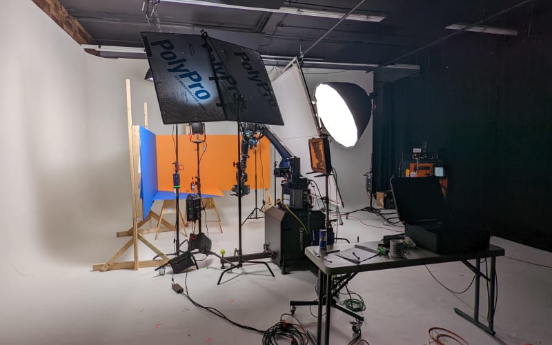 White Cyc Studio with Green Room Close to Downtown Rochester, Rochester ...