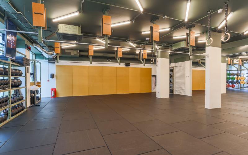 Open modern CrossFit box, London | Production | Peerspace