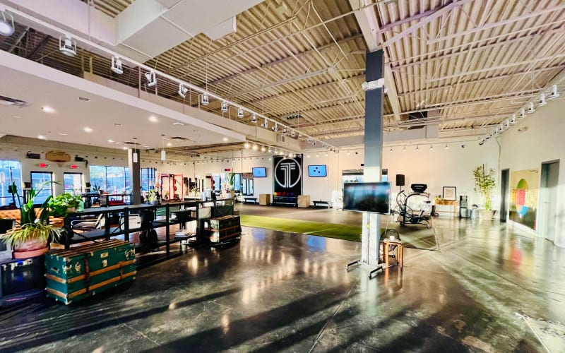 Large Arcadia Studio with Open Space and Natural Lighting, Phoenix, AZ ...