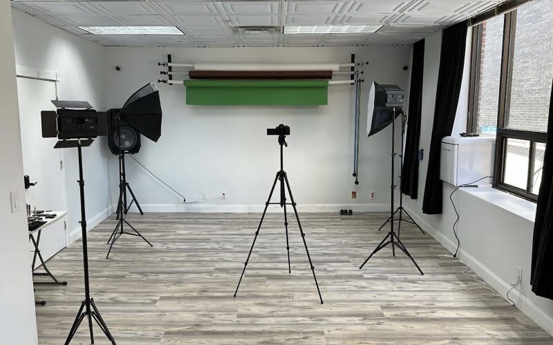 Downtown Quincy Photo Studio: Convenient and accessible to public ...