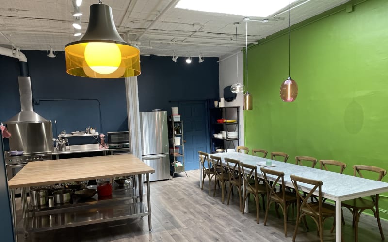 Home Cooking New York | SoHo Chef's Kitchen + 14-Seat Marble Table for ...