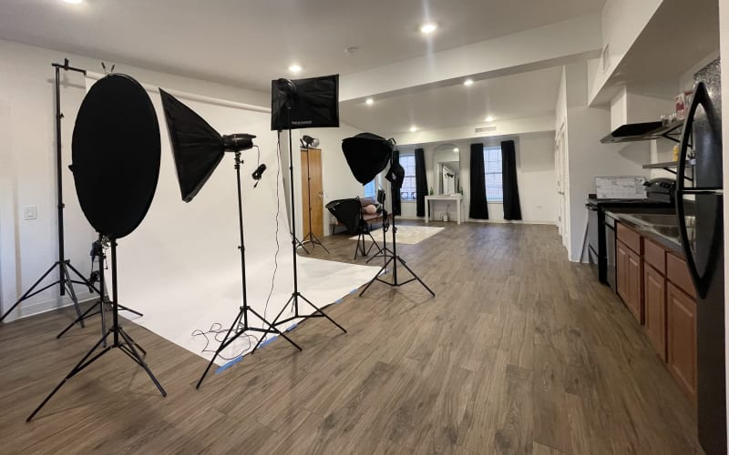 South Side Photo Studio, Chicago, IL | Production | Peerspace