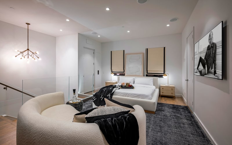 The Glass Haus - Modern Luxury Space, Designer Furnished, Rooftop ...