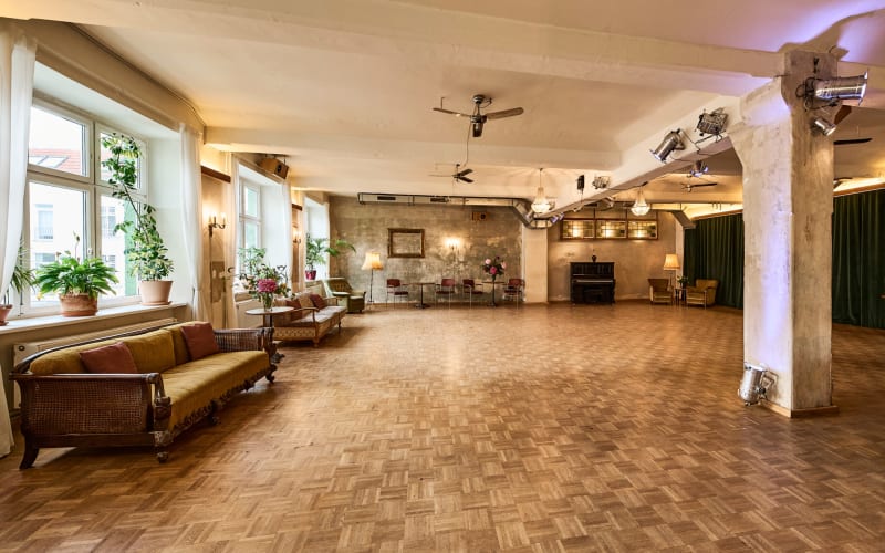 Großes Studio im Vintage-Stil mit natürlichem Licht, Berlin ...