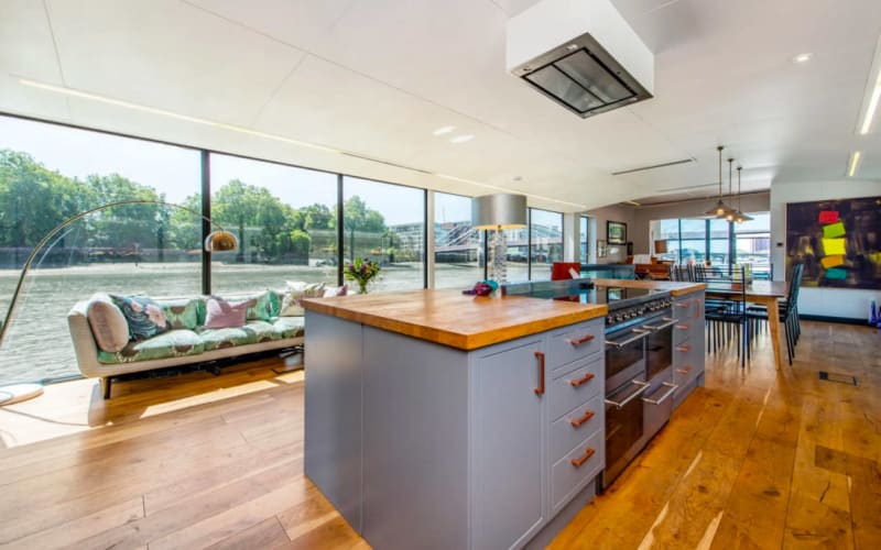 Très belle péniche de plus de 150m2 pouvant accueillir jusqu'à 70 ...