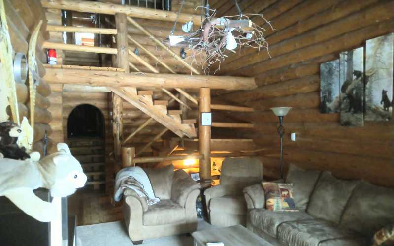 Rustic log cabin / chalet at small Sasquatch Mountain ski resort. Cute ...