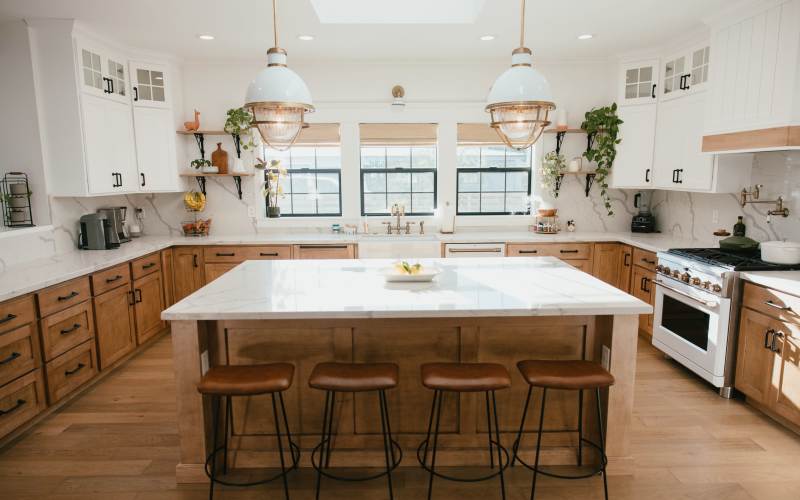 Savor Arcadia: Chefs Airy Kitchen, Beamed Ceiling, Open Concept ...