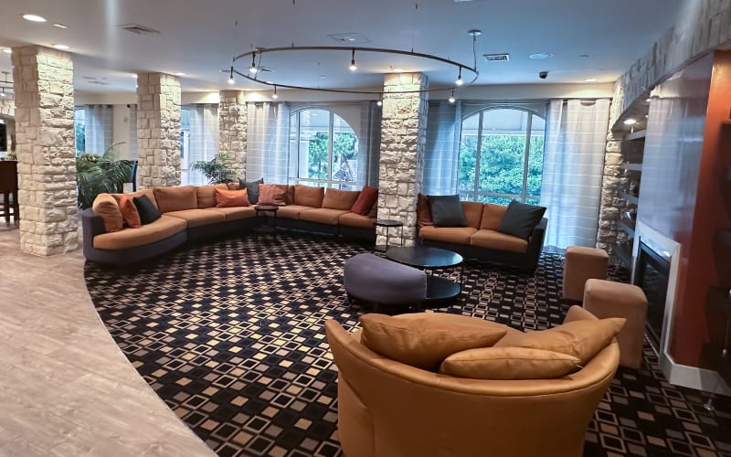 Beautiful Lounge with pool table minutes away from Rockville Town ...