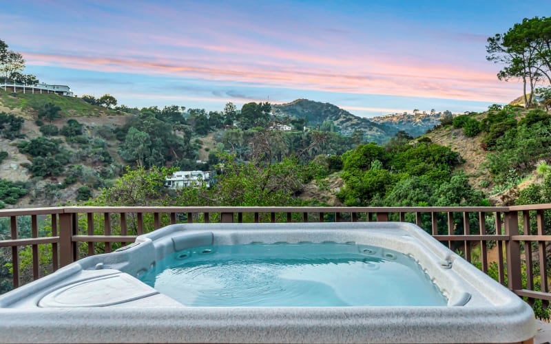 Cozy Mount Olympus Estate w/ Breathtaking Canyon Views, Los Angeles, CA ...
