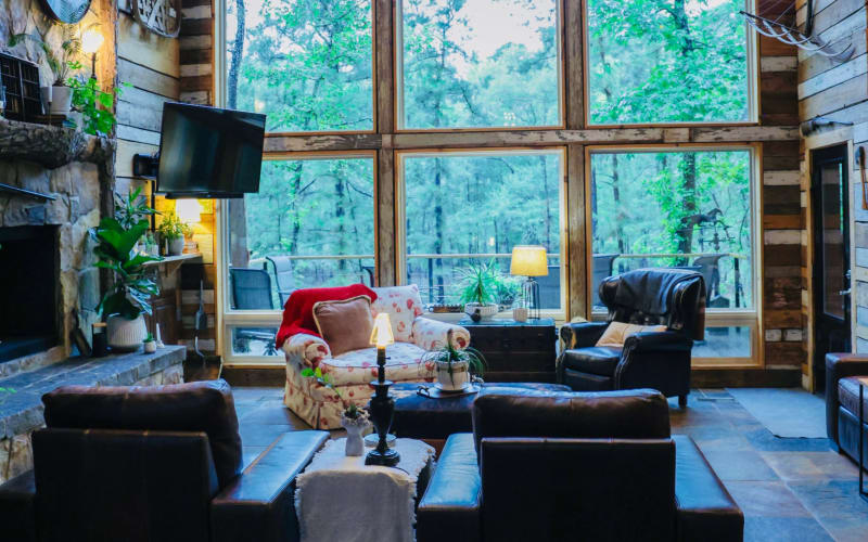 Rustic Natural Light Lodge with Private Lake and Indoor/outdoor space ...