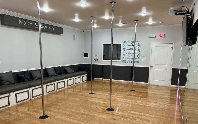 Private Secure Studio, Eastpointe, MI | Event | Peerspace