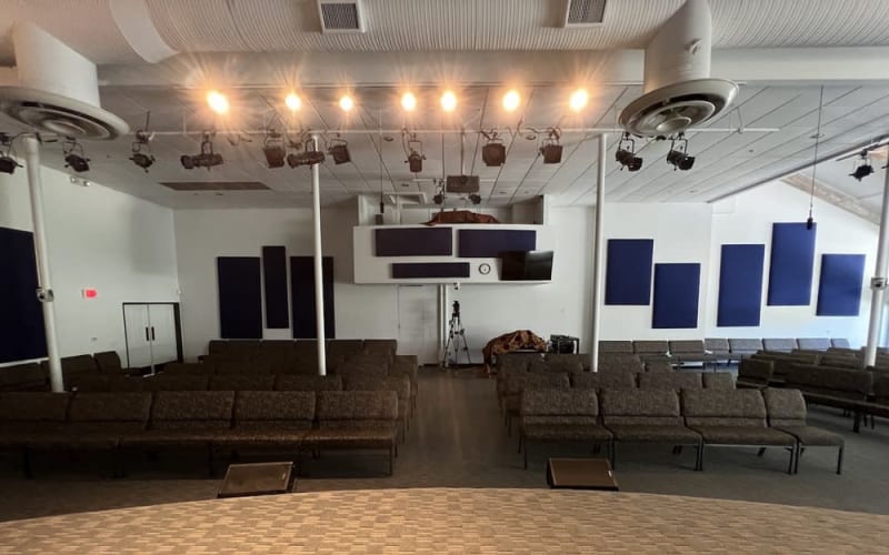 Gorgeous fully flexible space with 25' vaulted ceilings in an pen Space ...