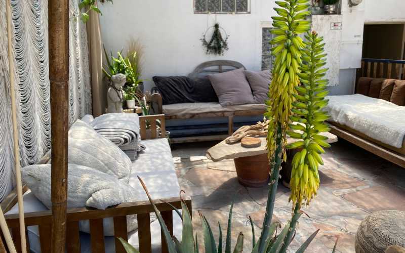 Stunning Warm Production Space with Beautiful Large Outdoorr Setting ...