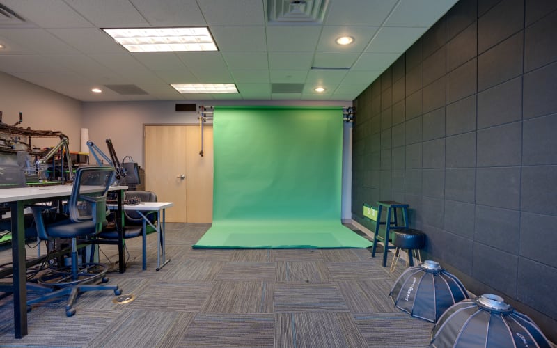 Multi- Purpose Production Studio w/ Green screen, Photo backdrops ...
