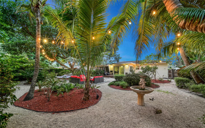 Miami Oasis Tropical | Exuberant Back Yard | Yoga Room | Modern and ...