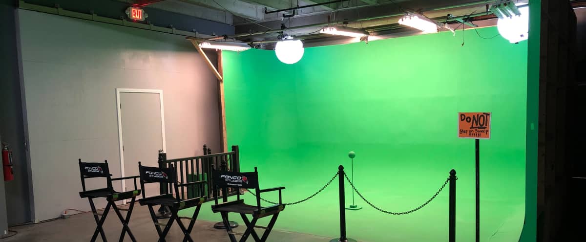 Green Screen with Amenities within Larger Insert Stage, Los Angeles, CA ...