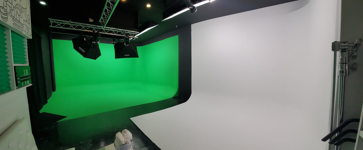 Green Screen and White CYC Studio in Bed-Stuy, Brooklyn, brooklyn, NY ...
