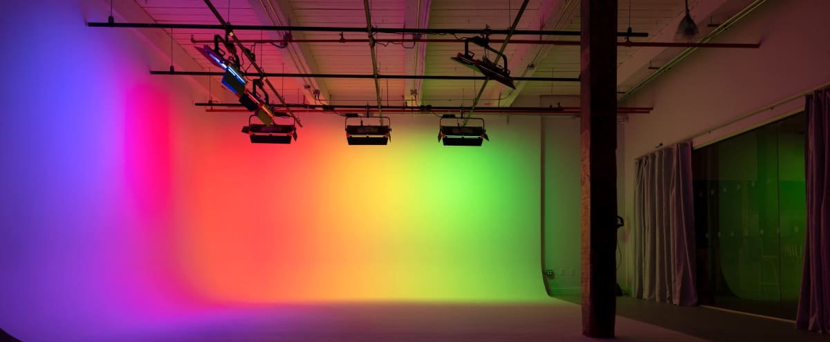 State of the Art 2 wall Cyc l Pre-lit with 6 LED RGB panels l 16 ...