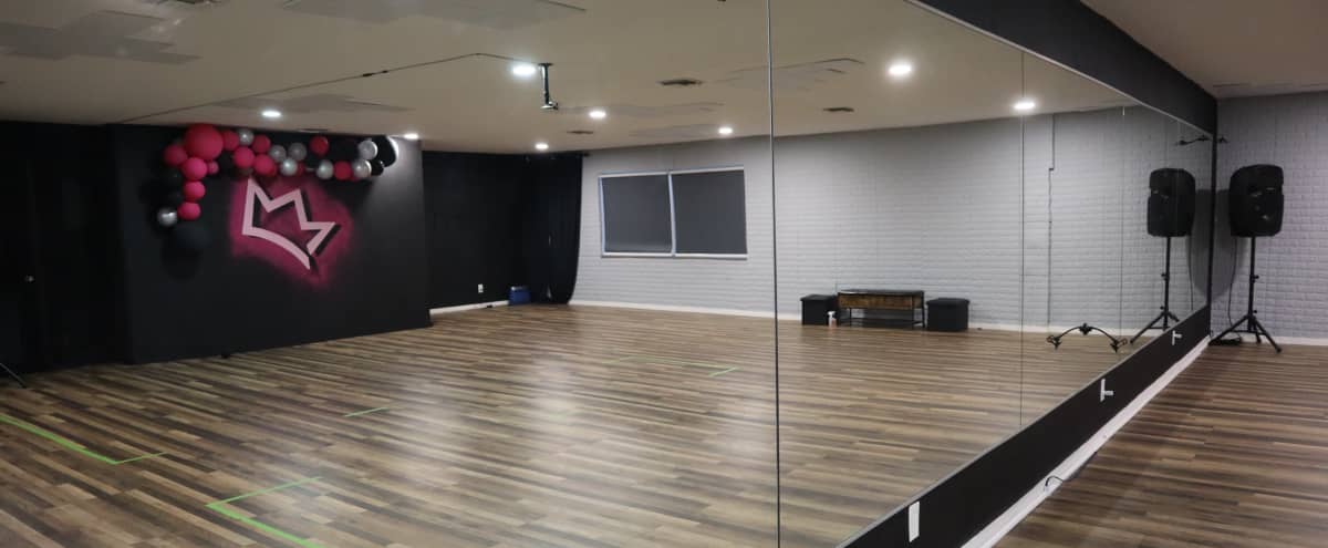 Spacious multi-function studio with bold entryway, Oakland Park, FL | Event | Peerspace