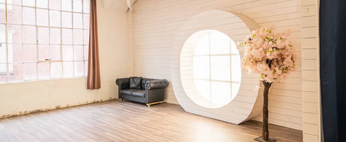 Beautiful Photo Studio with Large Round Wood Window, Laminated floor ...