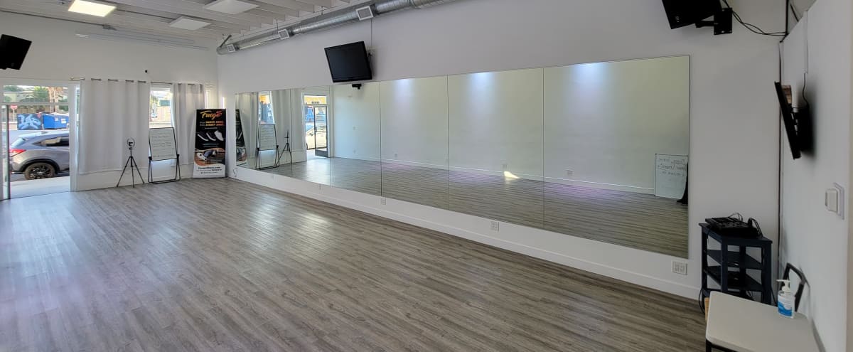 Modern Dance Studio with High Ceilings, Los Angeles, CA | Event | Peerspace