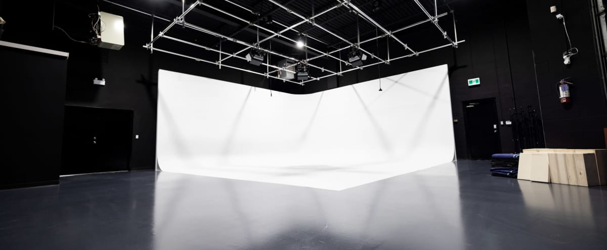 Spacious Film/Photo Studio w/ Lighting Grid, Toronto | Production ...