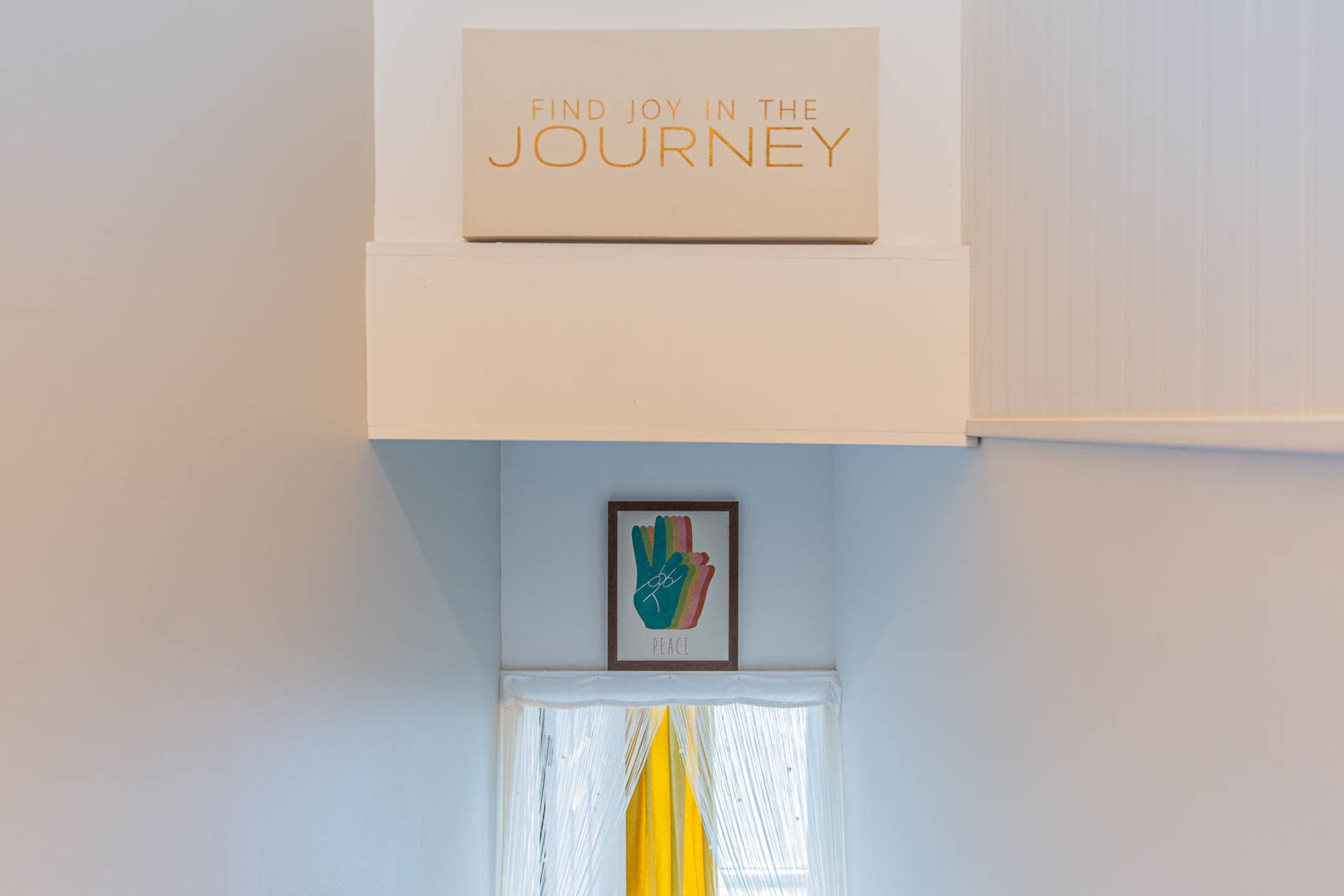 Sheek Boho Inspired Rowhouse w 2 King Beds / Large dining / Family ...