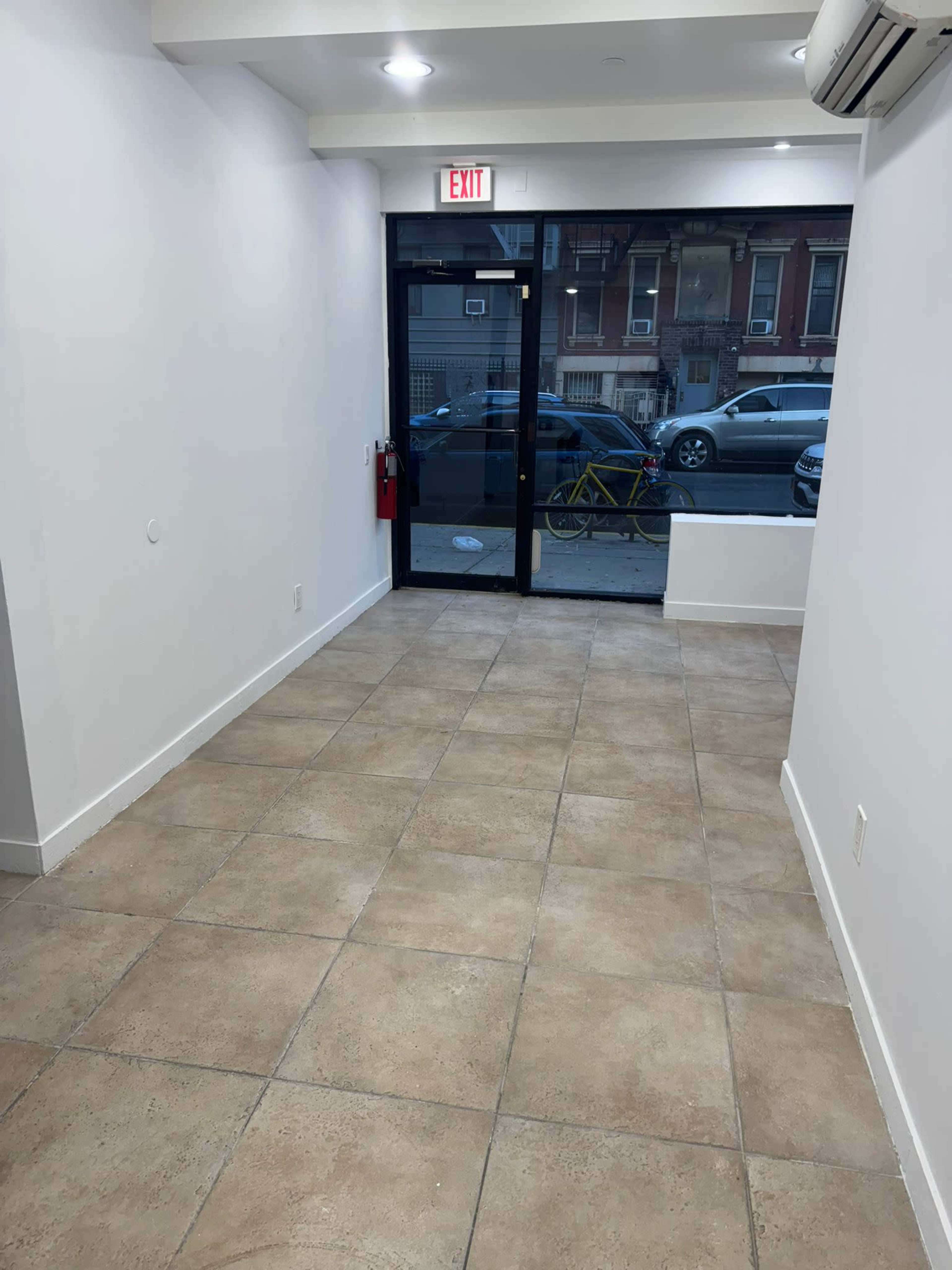 Storefront East Village white box, Manhattan, NY | Production | Peerspace