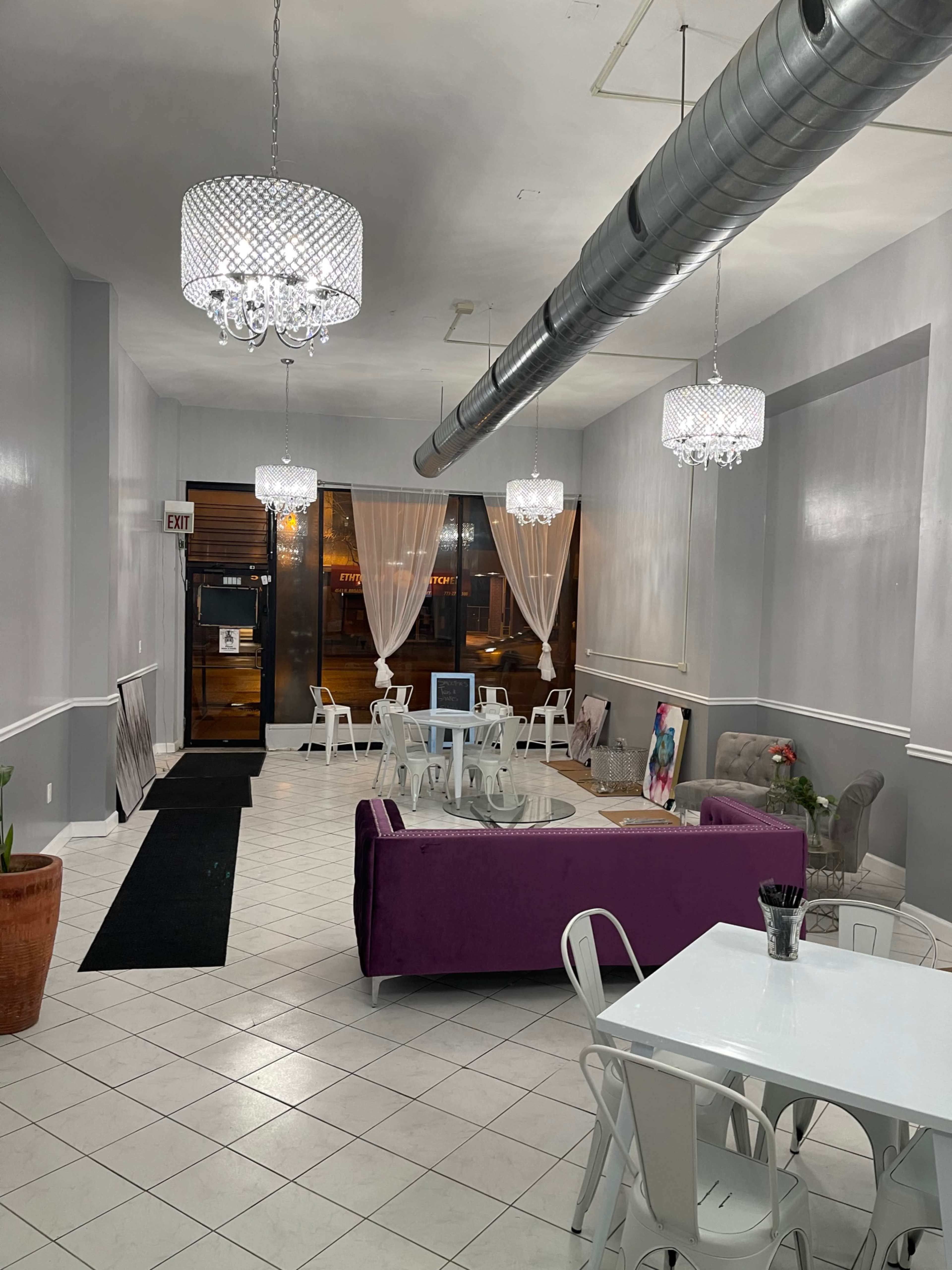 Spacious Industrial Storefront with Natural Lighting, Chicago, IL ...