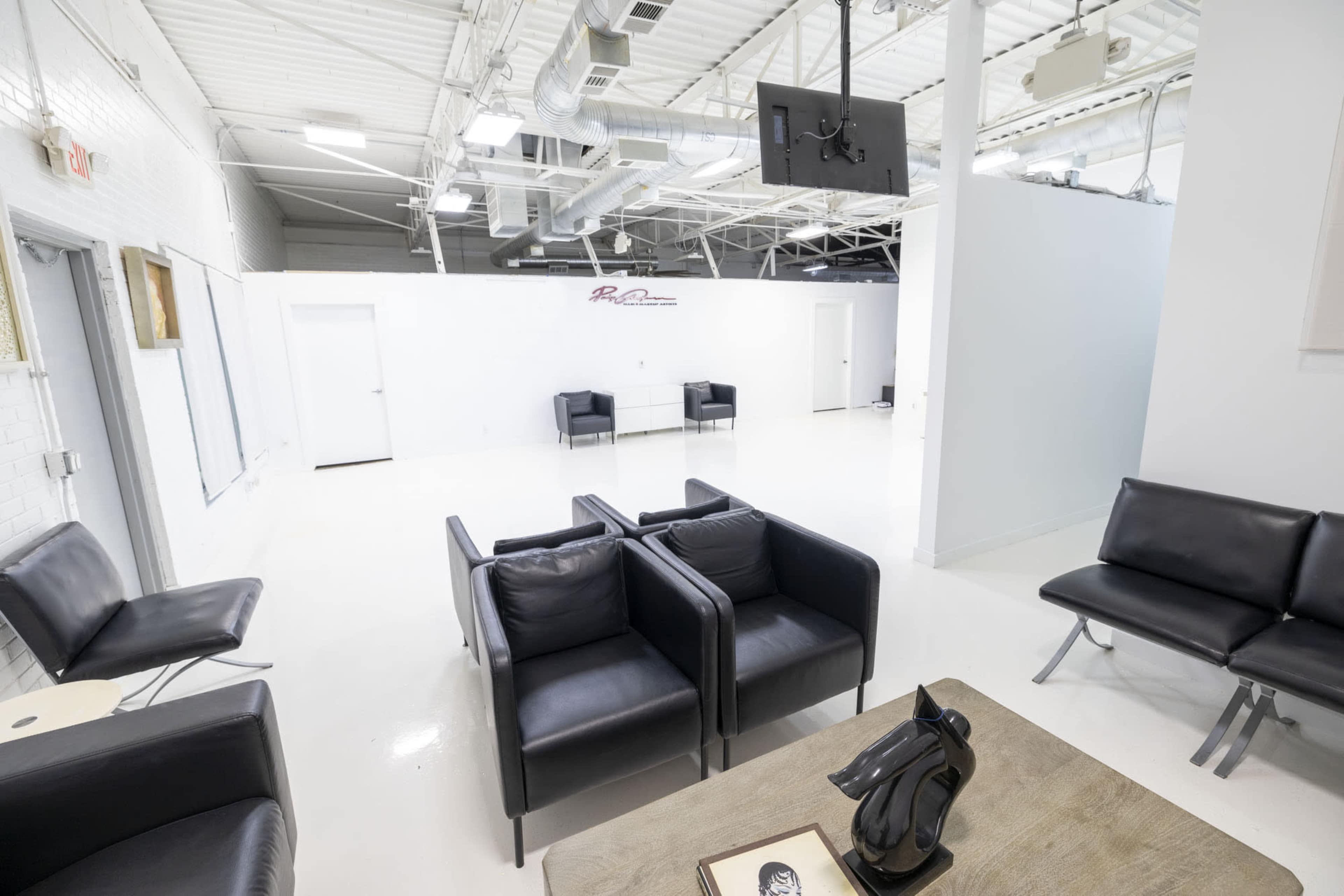 PAIGE ANDERSON MAKEUP+HAIR ARTISTS | 1. Modern Creative Studio with ...