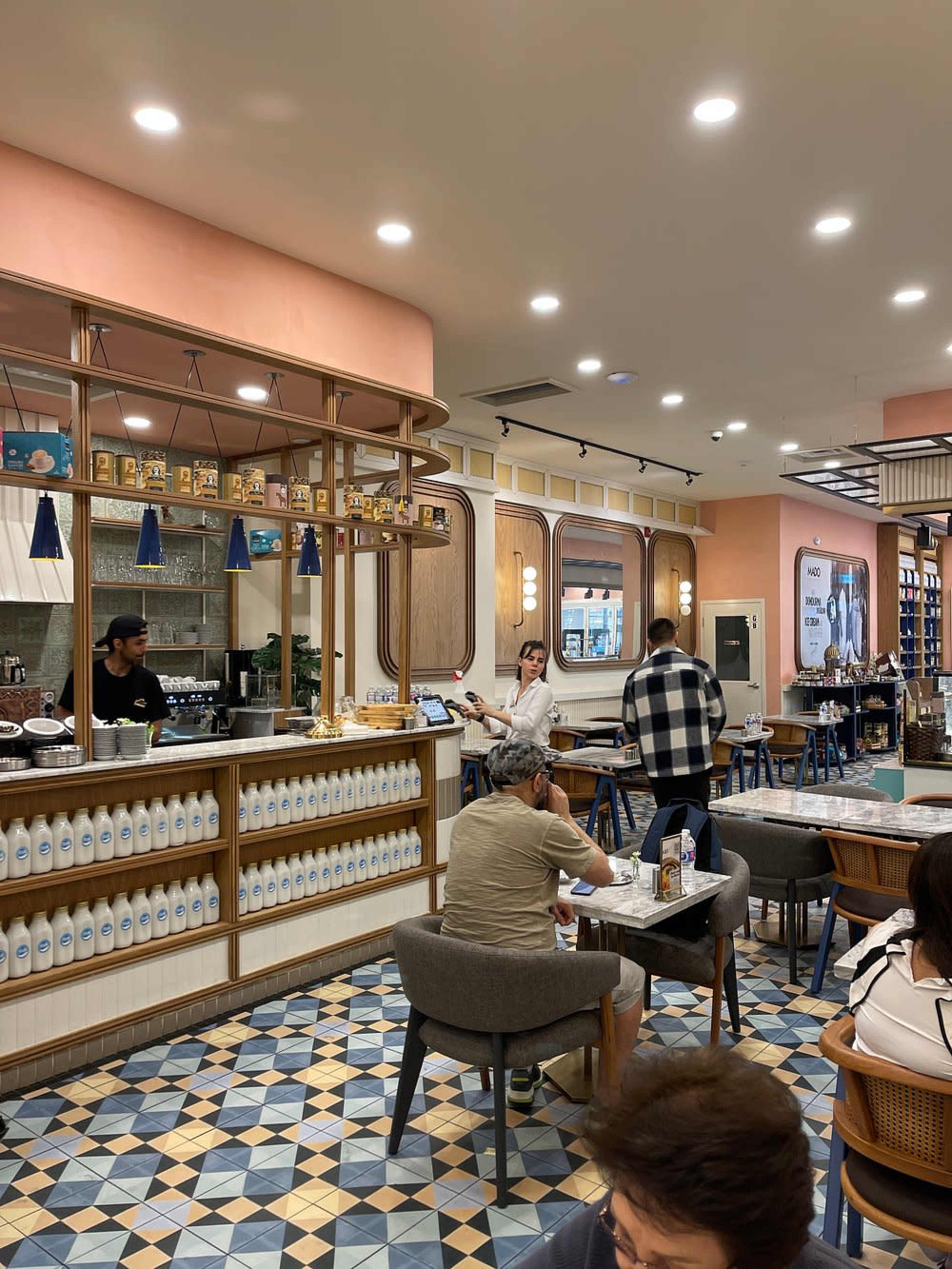 Host Nest | Maddo Restaurant Yonge St, Toronto | Off-Site | Peerspace