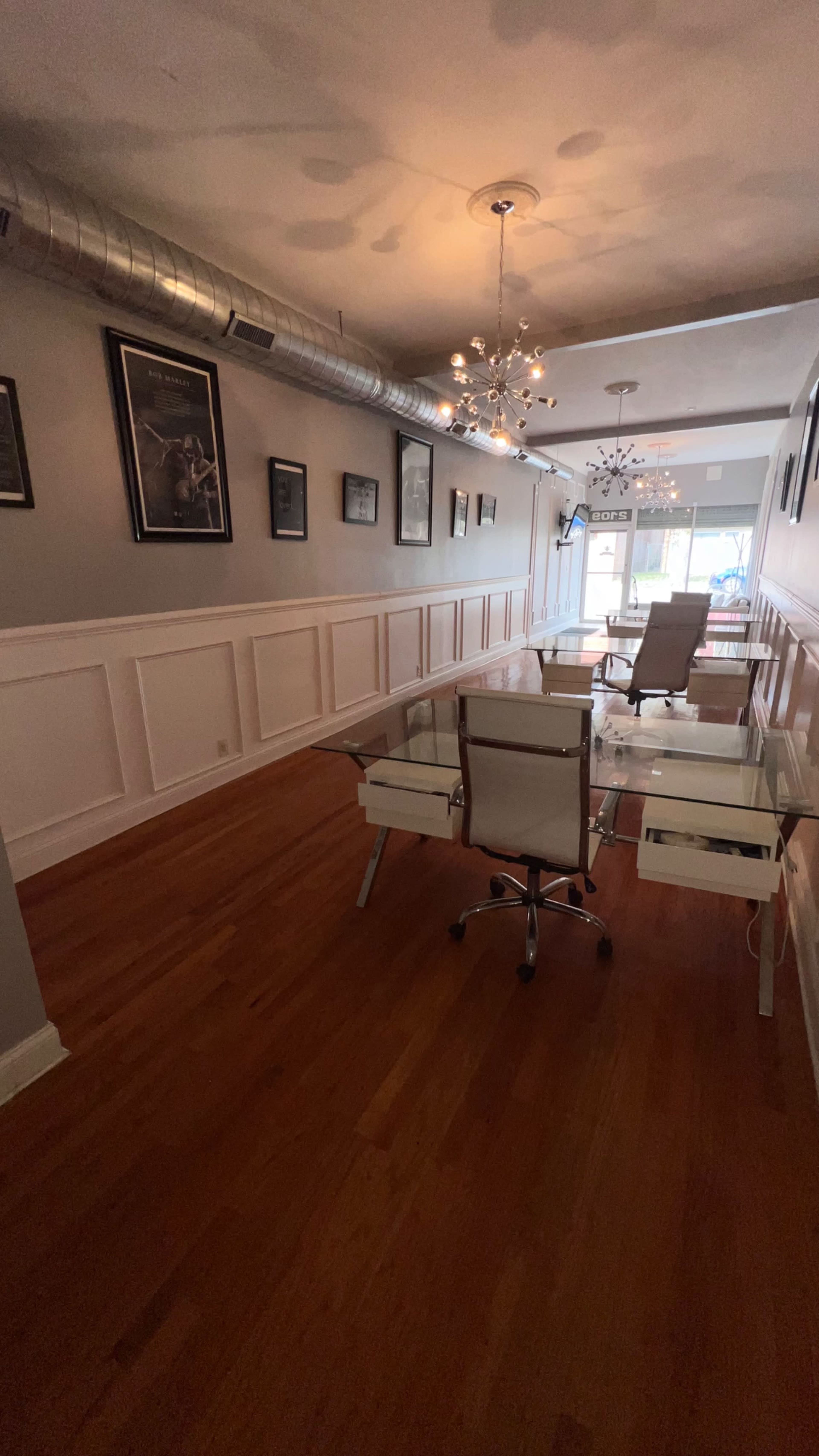 Upscale Store Front, Chicago, IL | Event | Peerspace