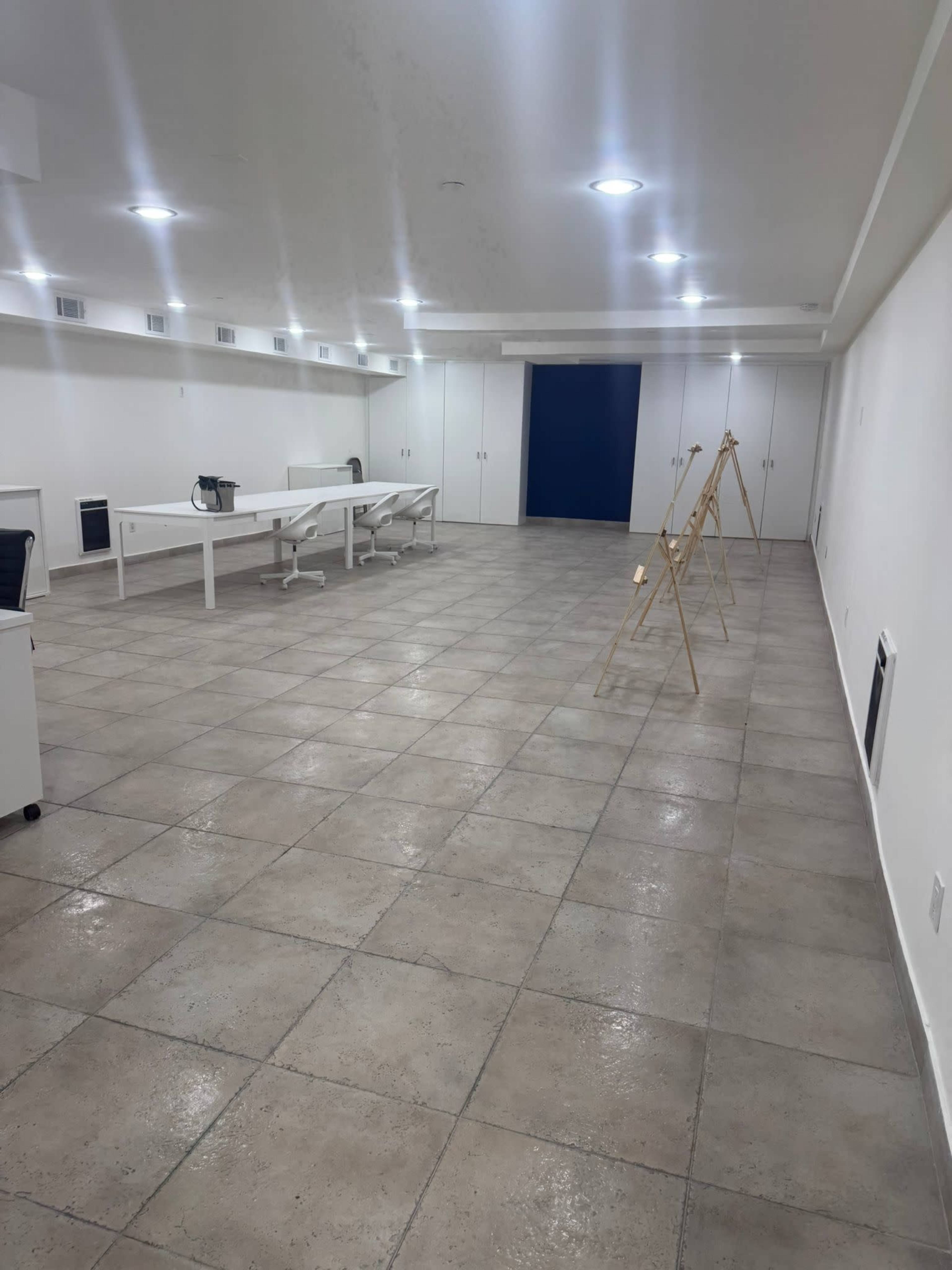 Storefront East Village white box, Manhattan, NY | Production | Peerspace