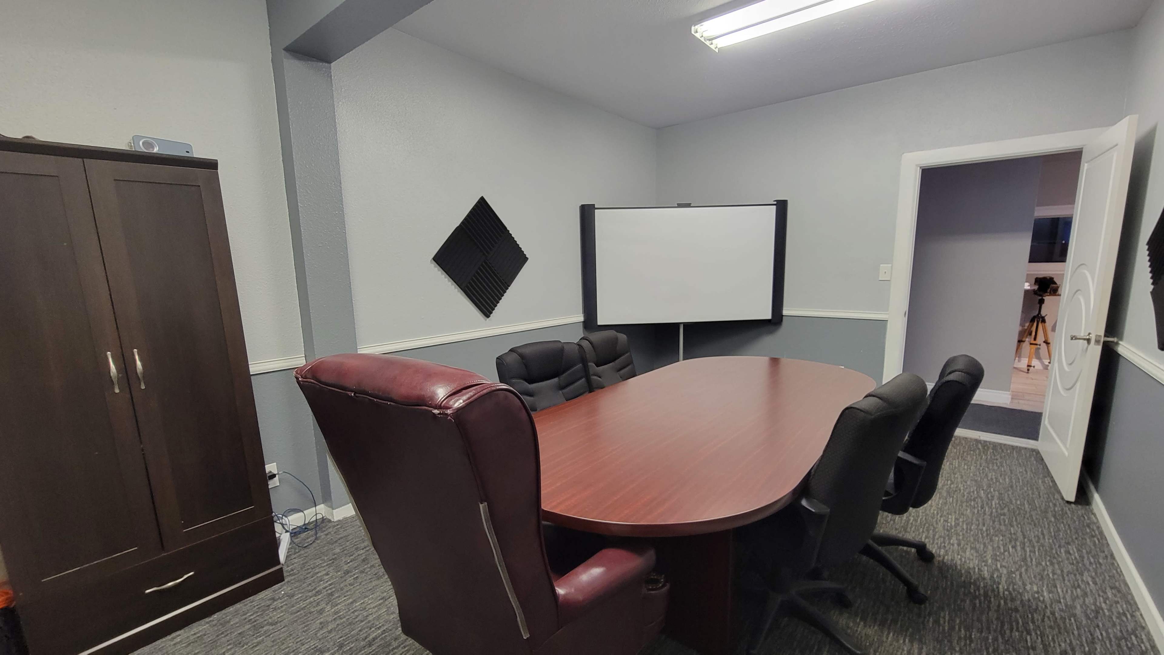 Simple Conference Room, Toledo, OH | Off-Site | Peerspace