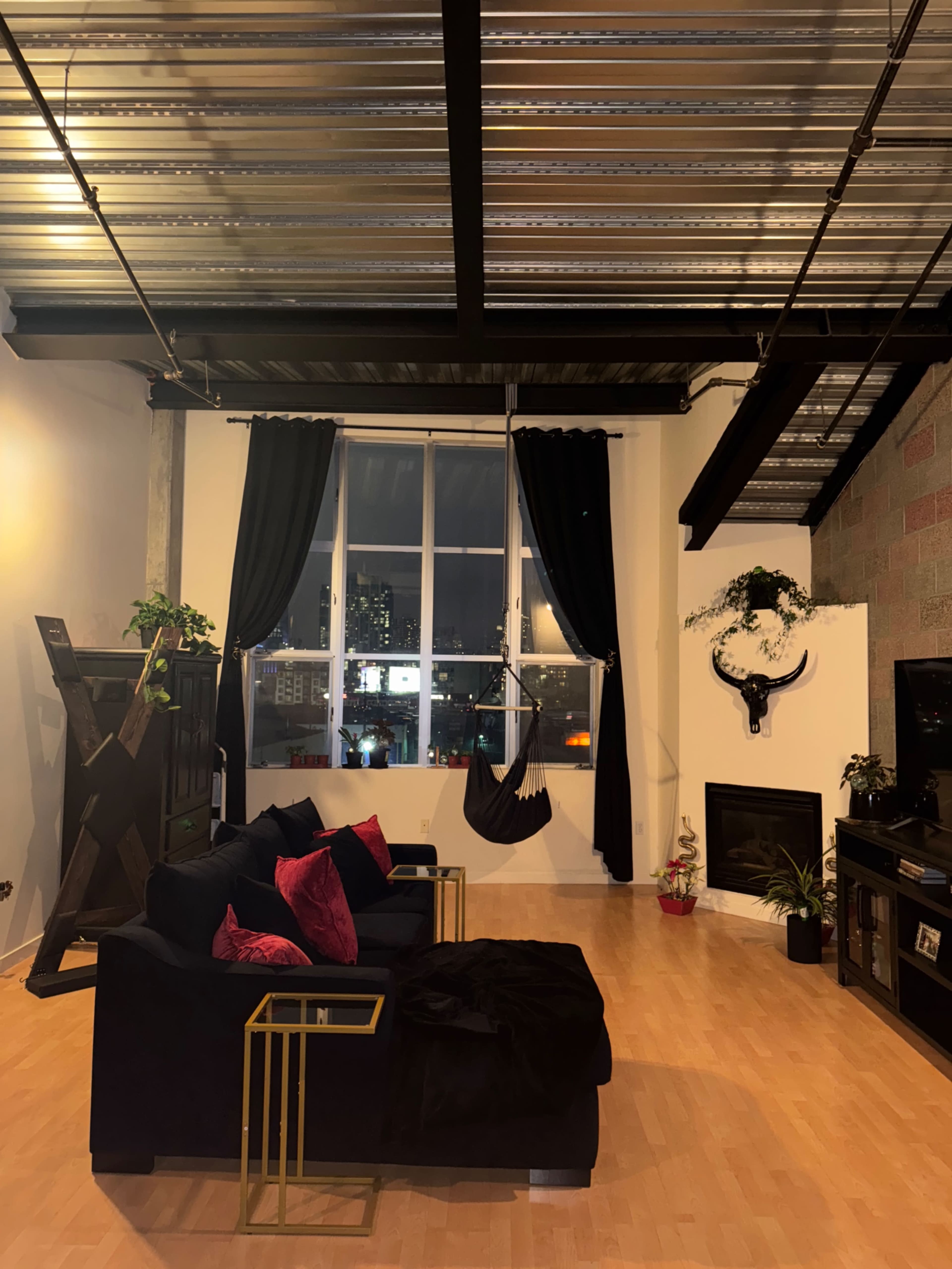 Luxury industrial loft with city view, San Francisco, CA | Production ...