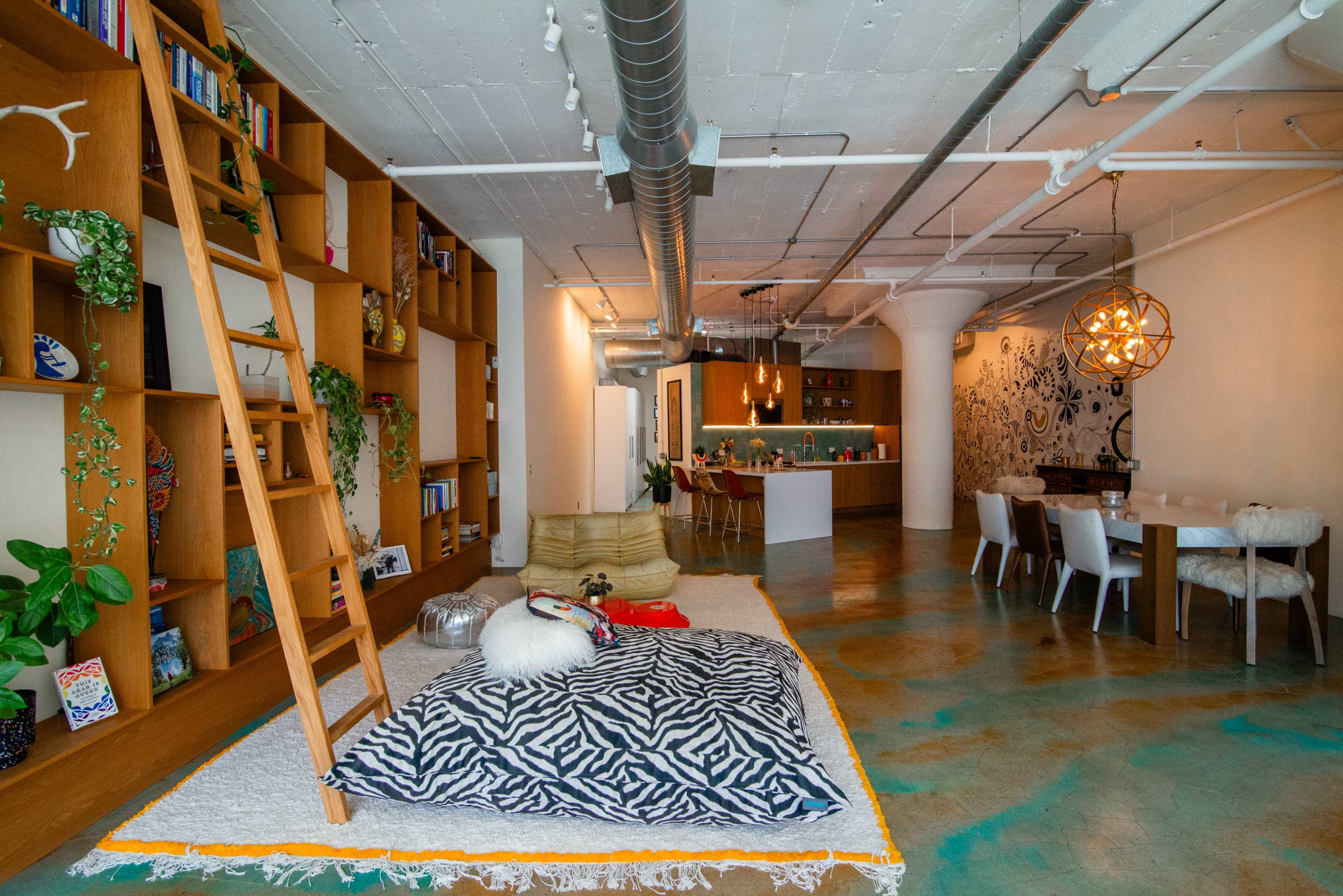 Stunning Designer Loft in the Arts District with Multiple Backdrops and ...