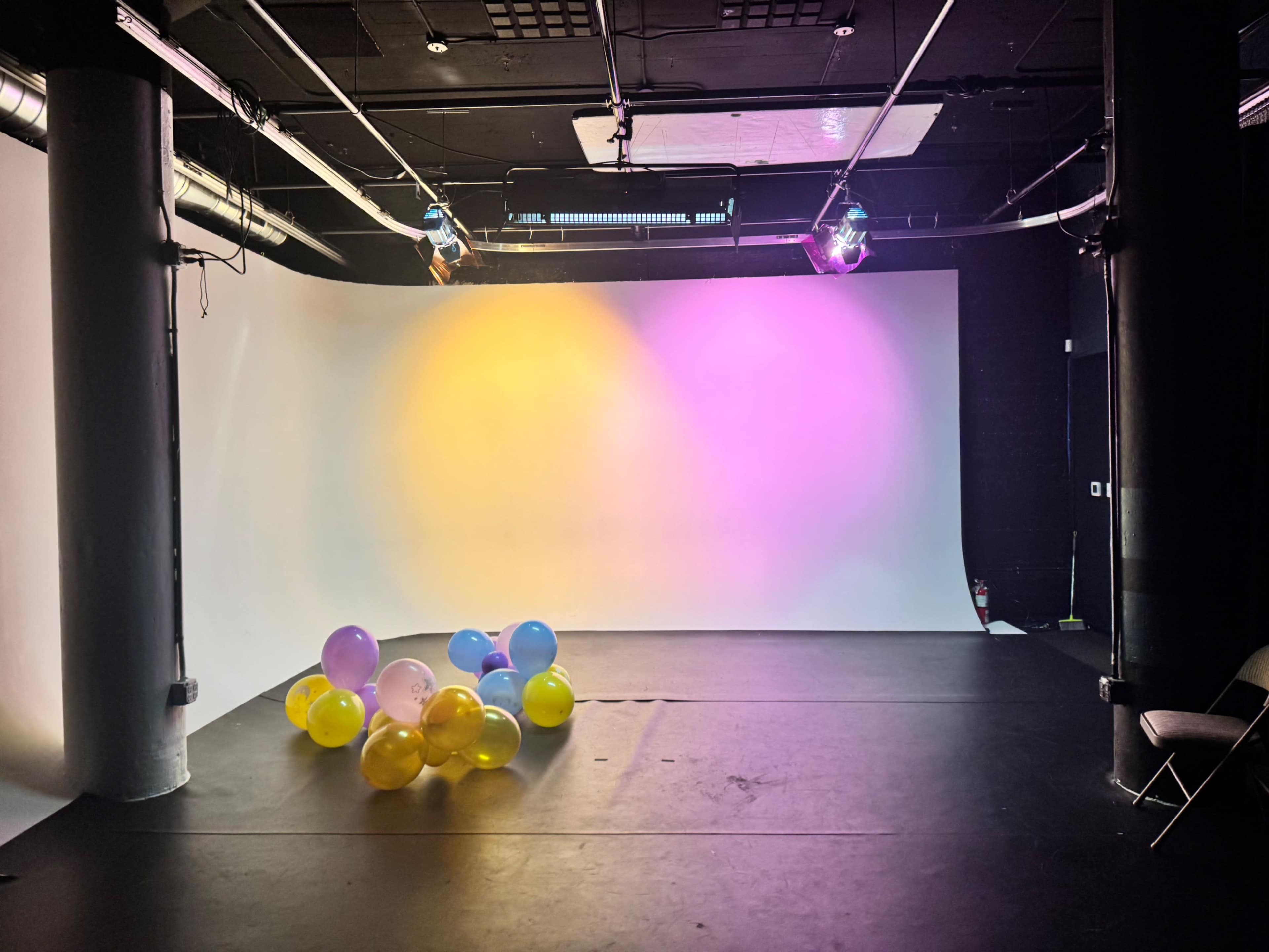 Vibeshack Studios | Spacious white cyc wall studio for photography and ...