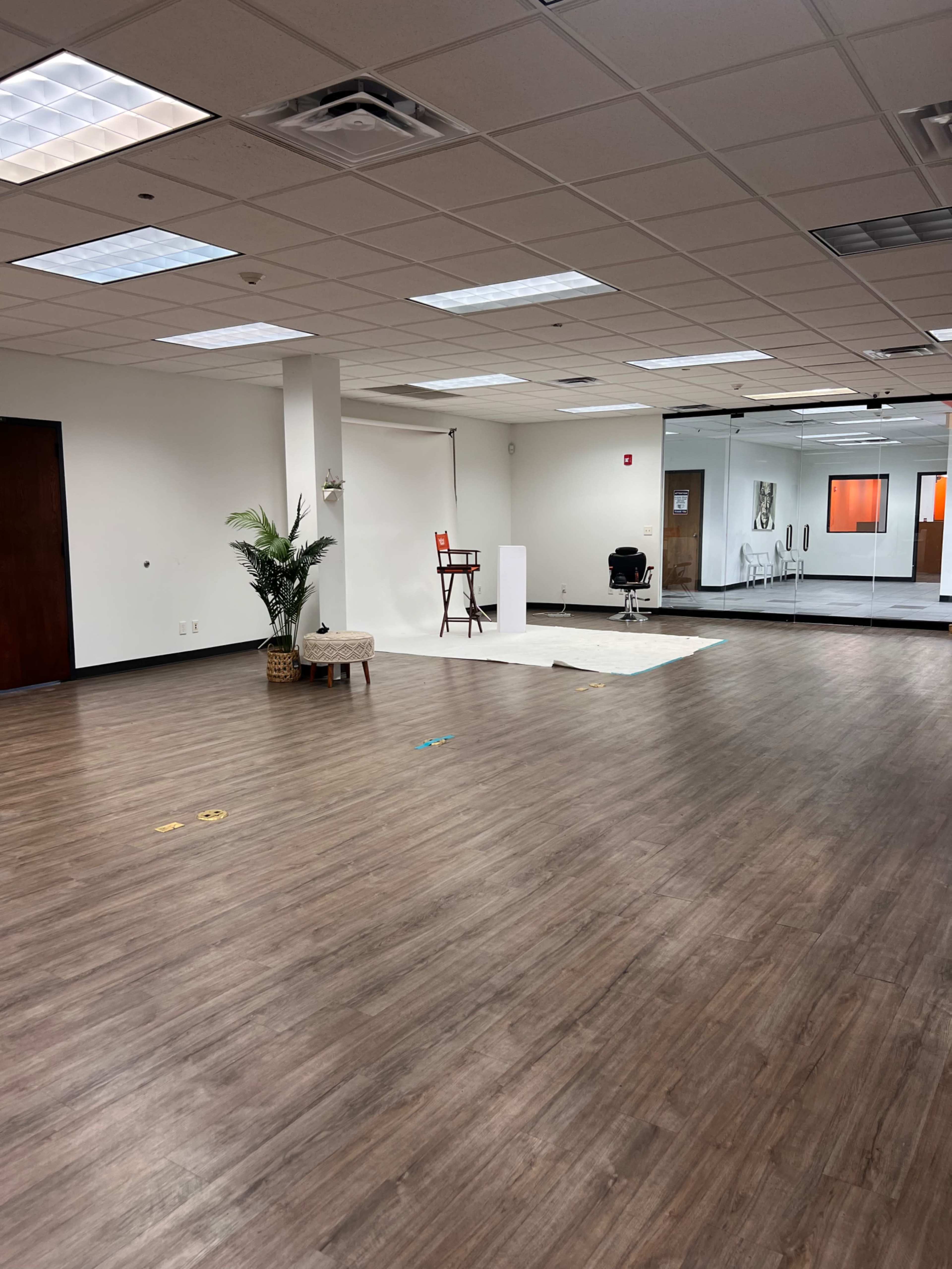 Modern 1,000 SF Photo + Video Studio with Lighting, Props, and ...