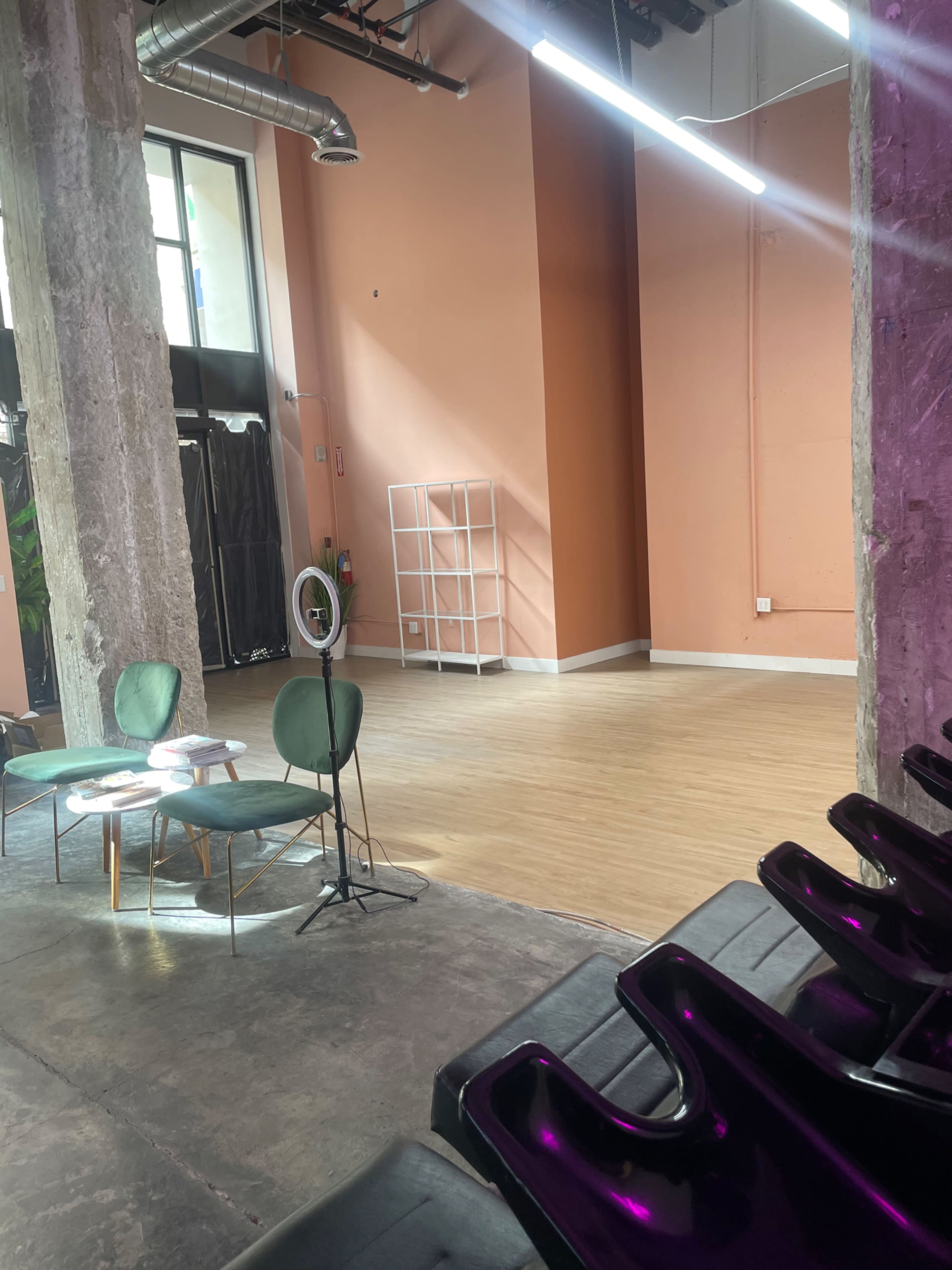 Salon Loft located in the heart of downtown Los Angeles. This beautiful ...