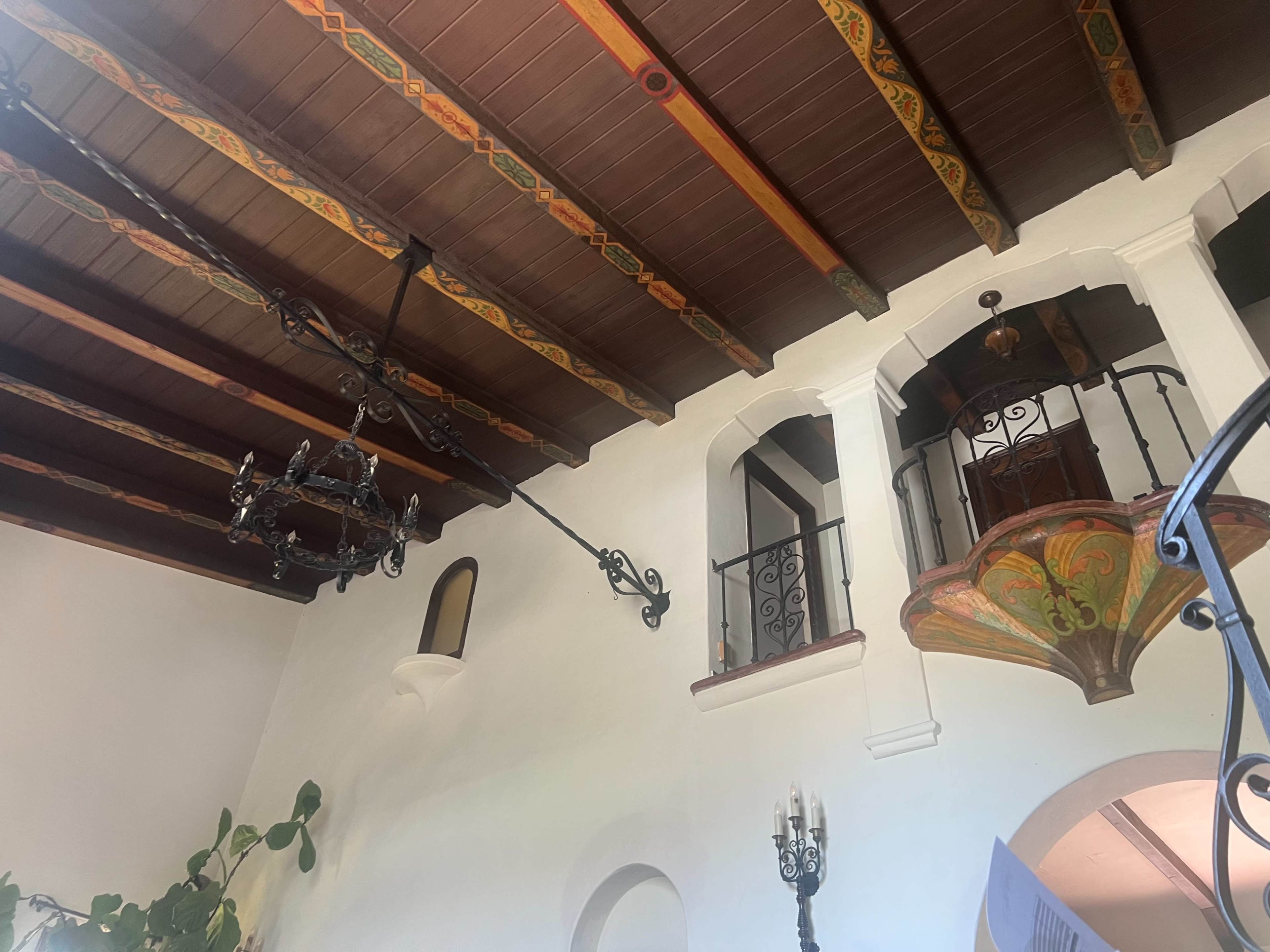 Romantic Charming Vintage 1920s Spanish Home w/ Soaring Ceilings ...