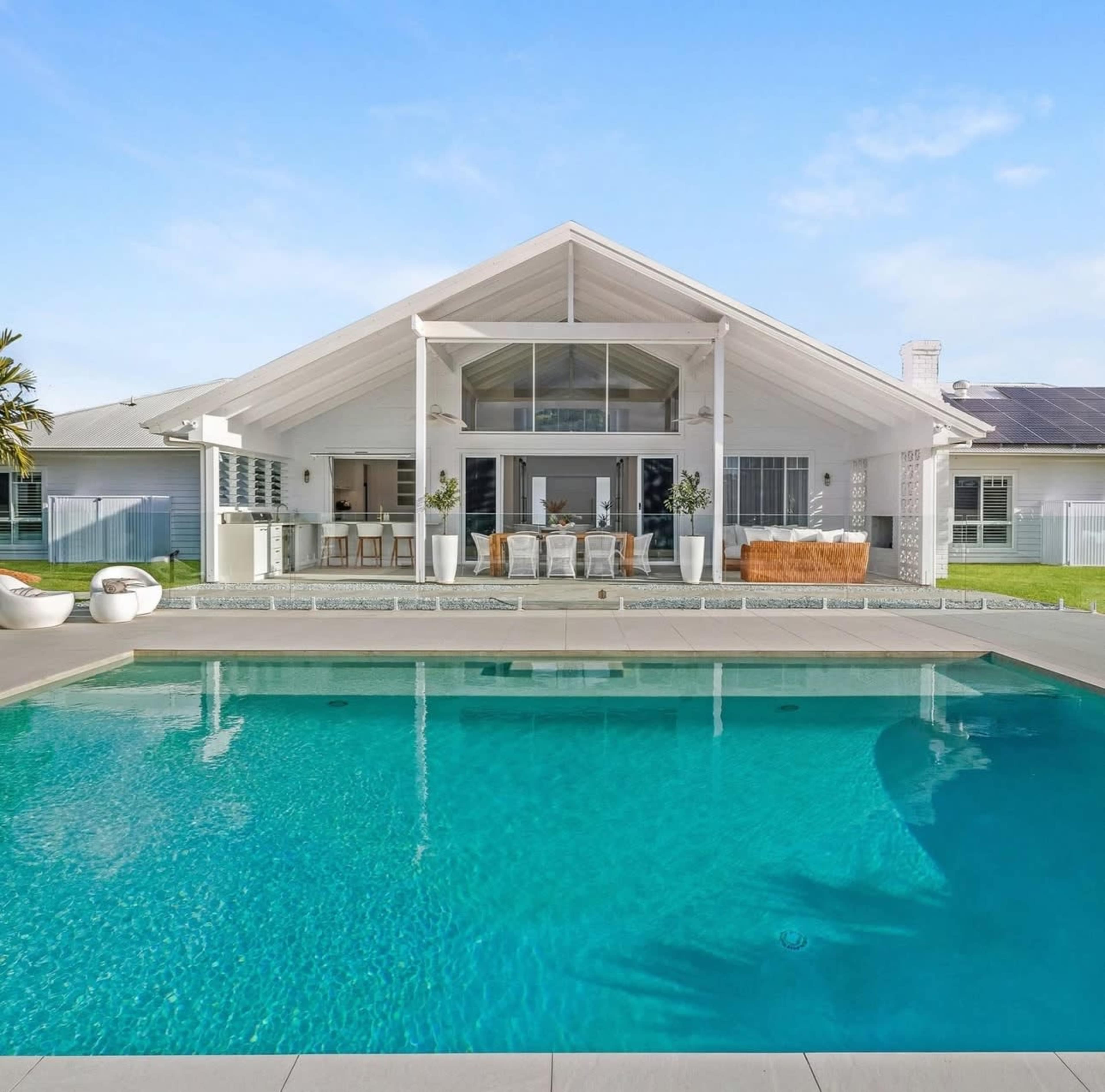 Coastal Luxe Pool, kingsholme | Production | Peerspace