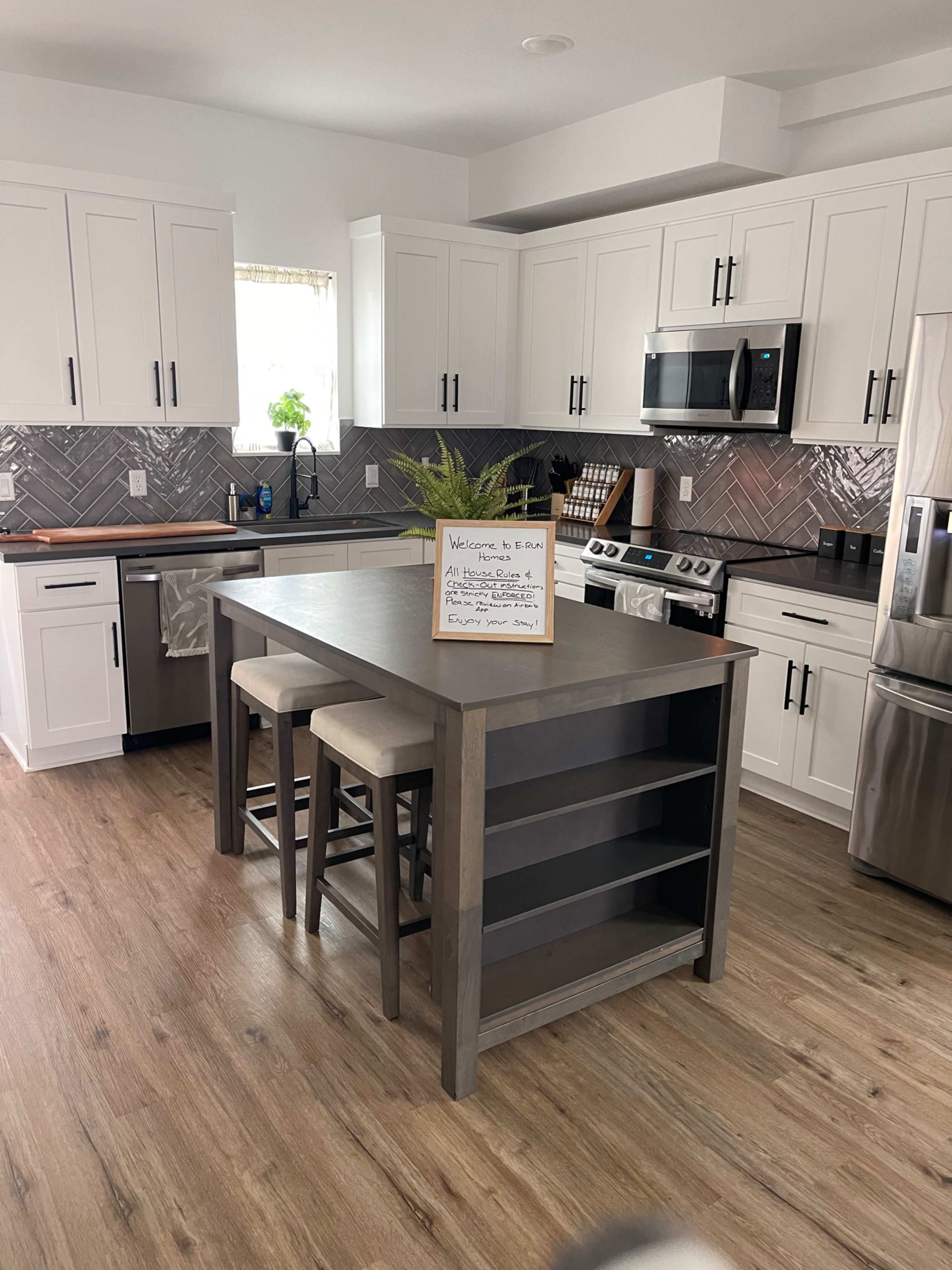 E-Run Homes | Cozy Rustic Townhouse, Houston, TX | Production | Peerspace