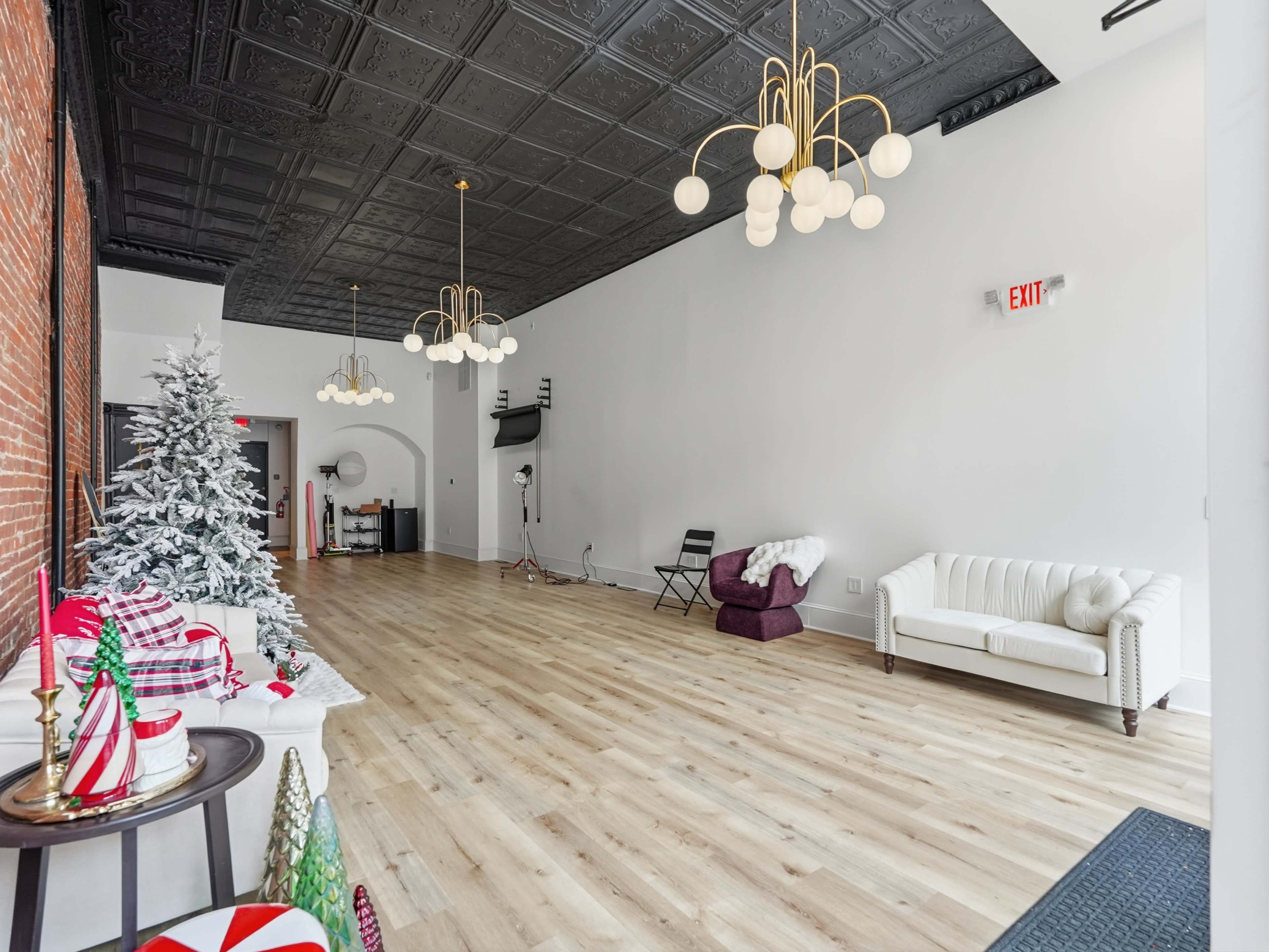 Aura Lux Studios | Pittsburgh Bright High Ceiling Studio, pittsburgh ...