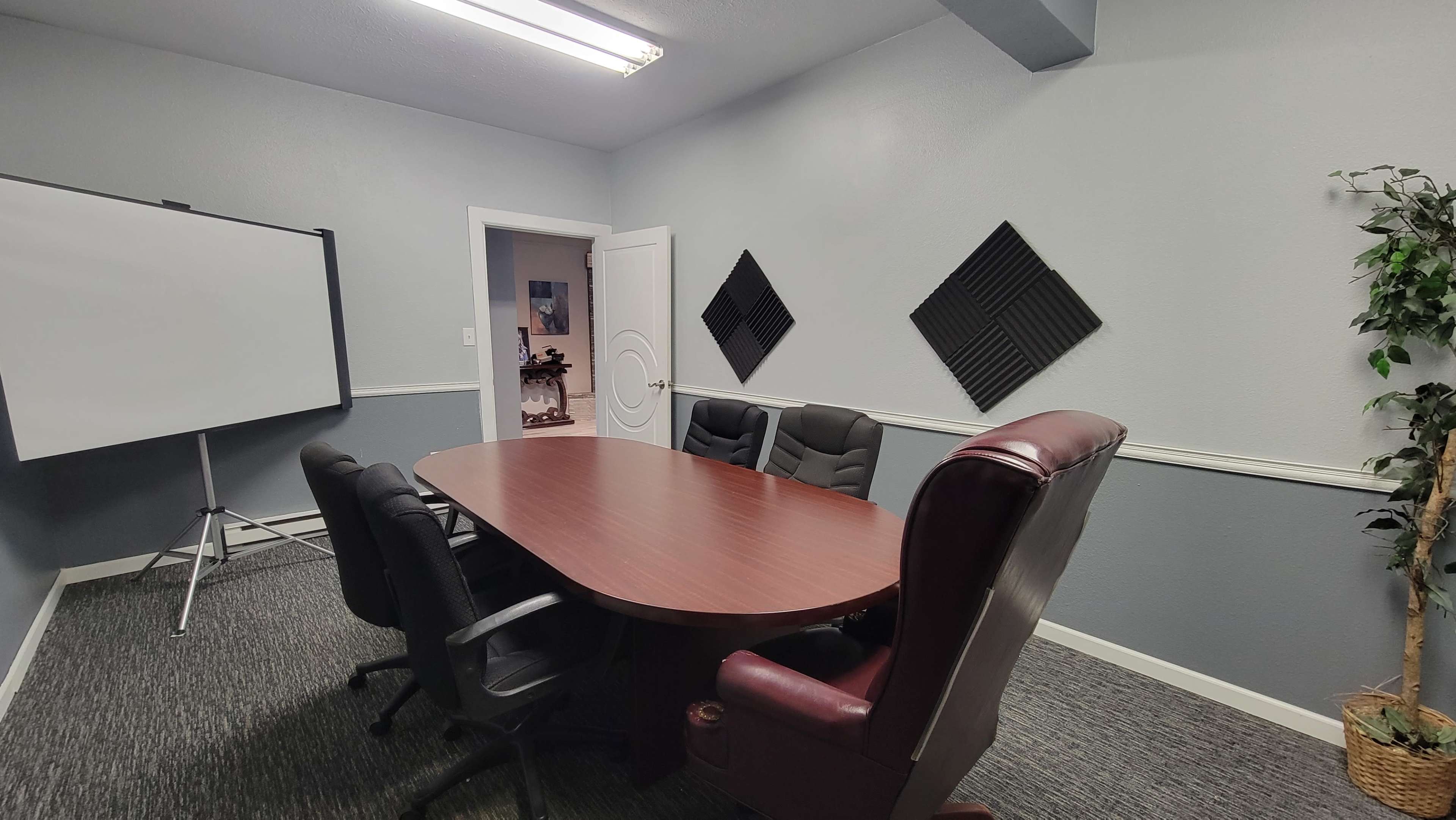 Simple Conference Room, Toledo, OH | Off-Site | Peerspace