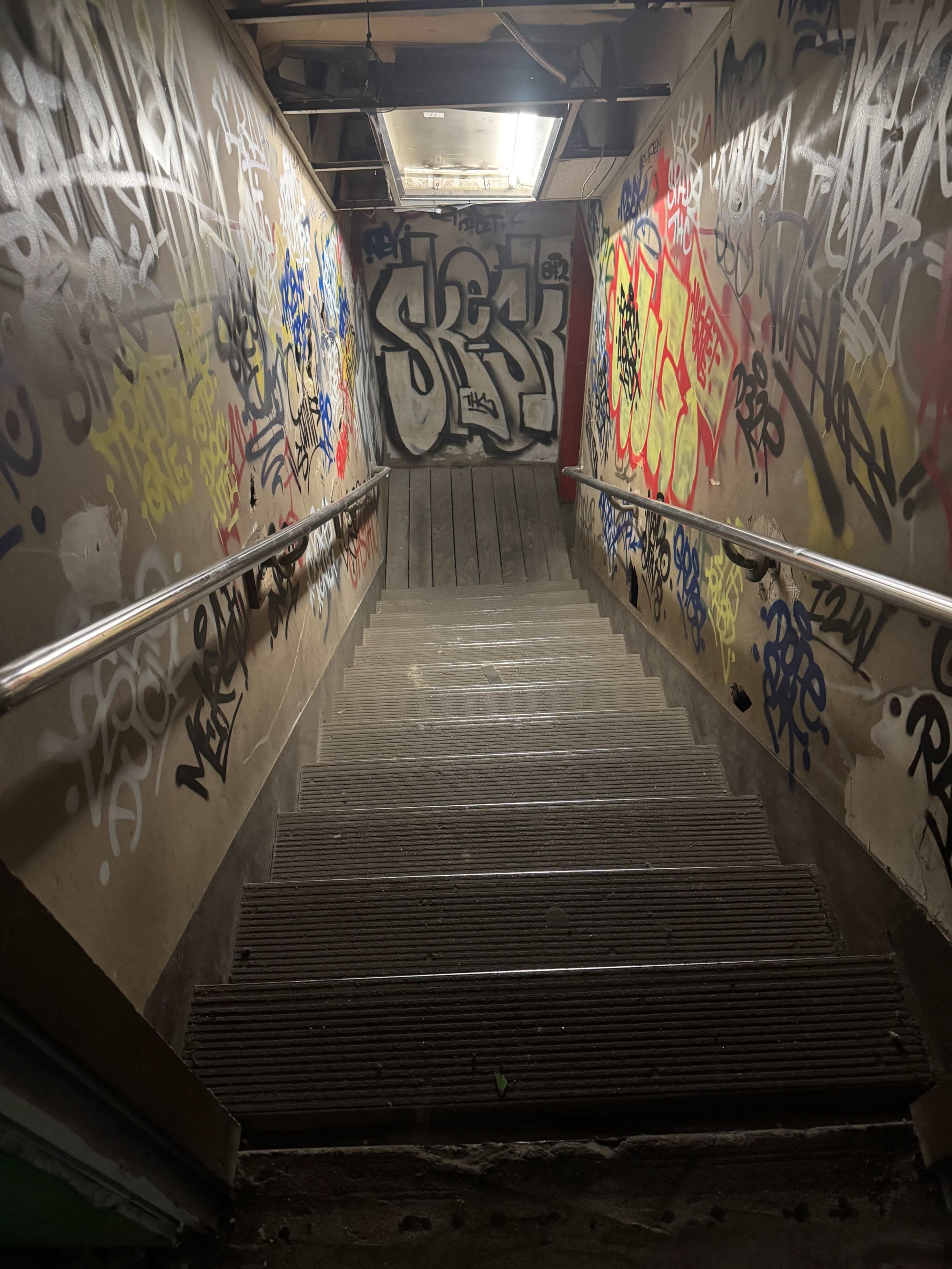 RUN DOWN ROOMS & HALLWAYS, Los Angeles, CA | Production | Peerspace