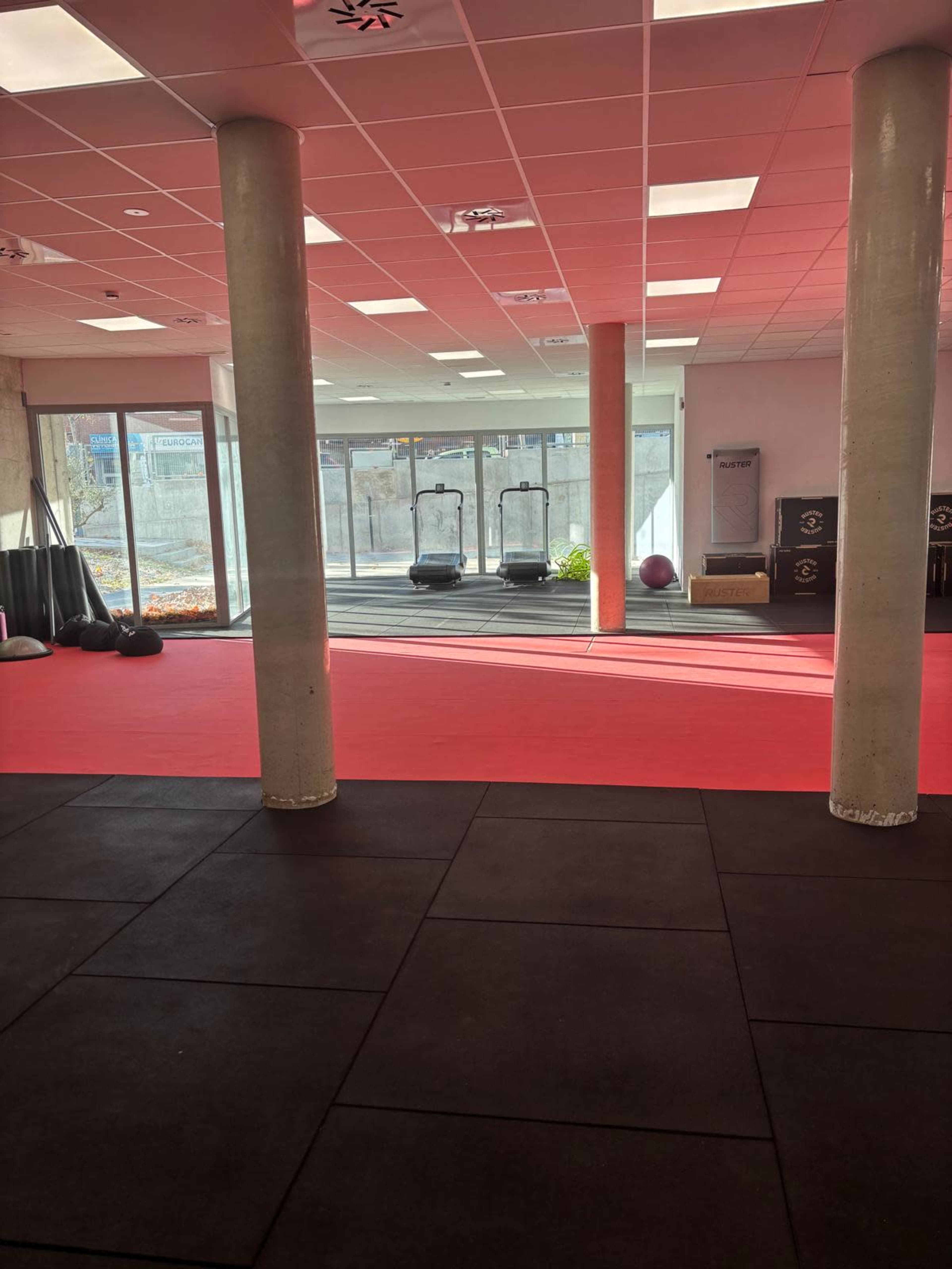 Premium Training Facility with Glass Walls & Turf Area, Las Rozas de ...