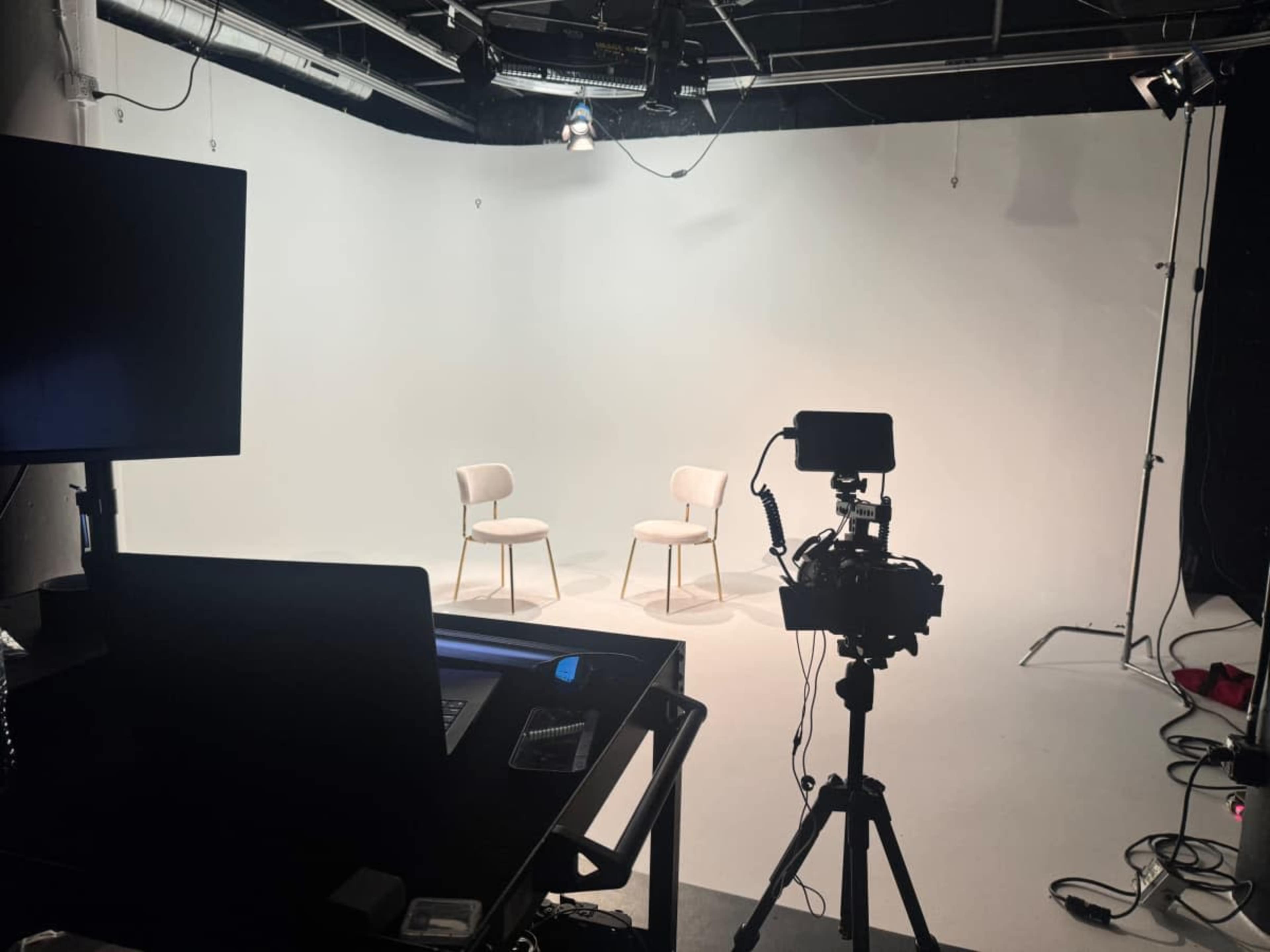 Vibeshack Studios | White cyc wall studio for photography and video ...