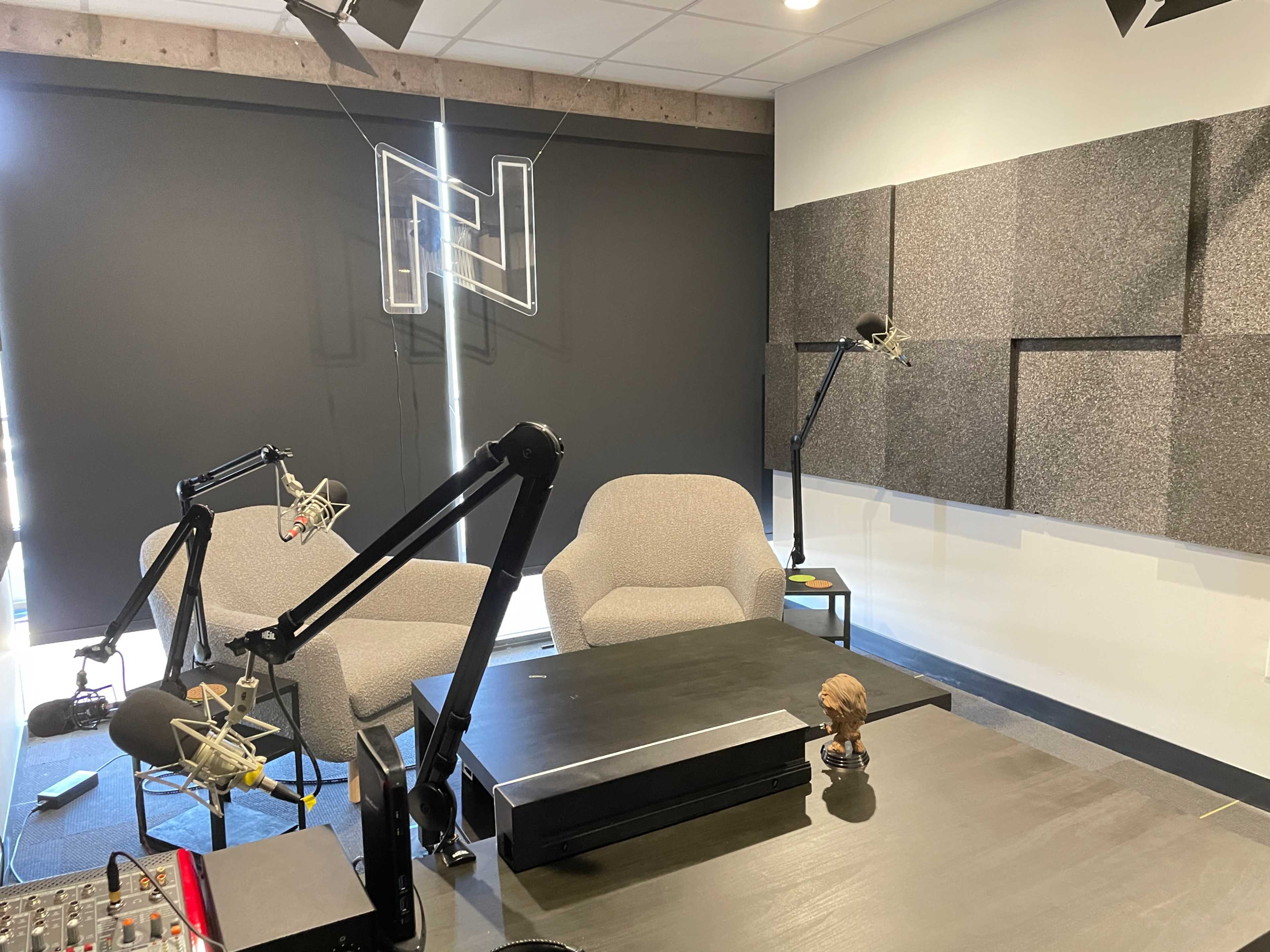 A Podcast Studio Uptown Phoenix 85014, modern set, 2nd flr w/ urban ...